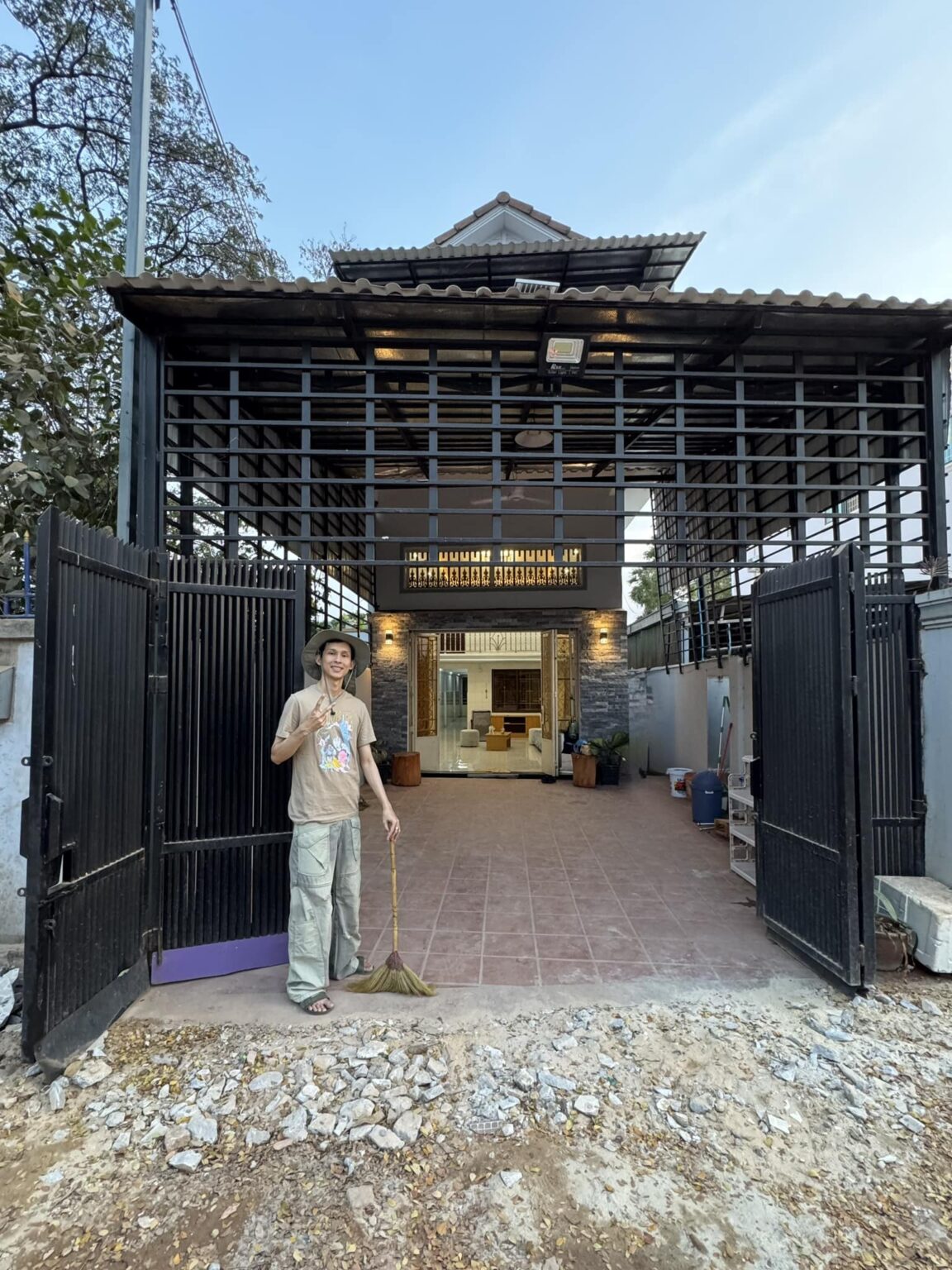 ស្អាតត្រជាក់ភ្នែកណាស់! Rick KH រៀបចំបណ្ណាល័យយ៉ាងប្រណីត មានទាំងថ្នាក់កុំព្យូទ័រទៀត ...